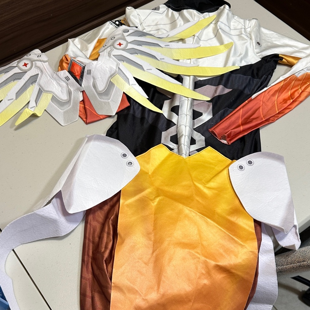 Used Overwatch Mercy Costume With Wings Size M For Ha… - Gem